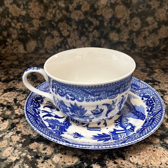 Dining | Vtg Blue Willow Pattern Cup And Saucer | Poshmark
